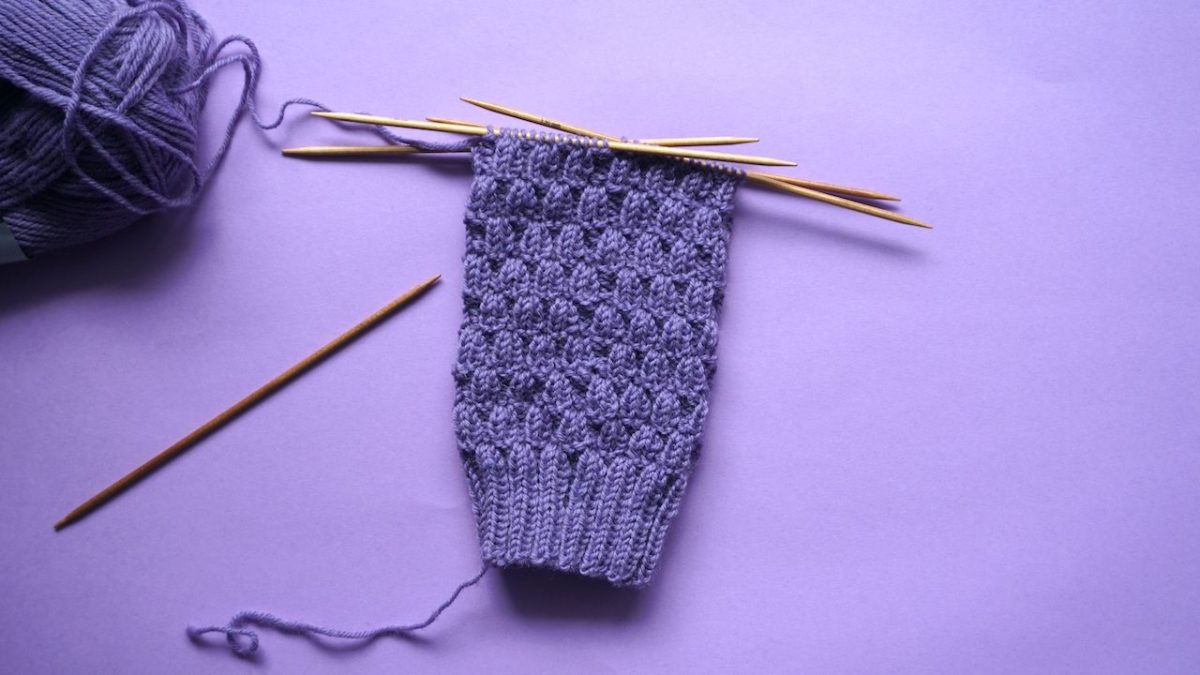 How-to Guide: Knitting with Four Double Pointed Needles