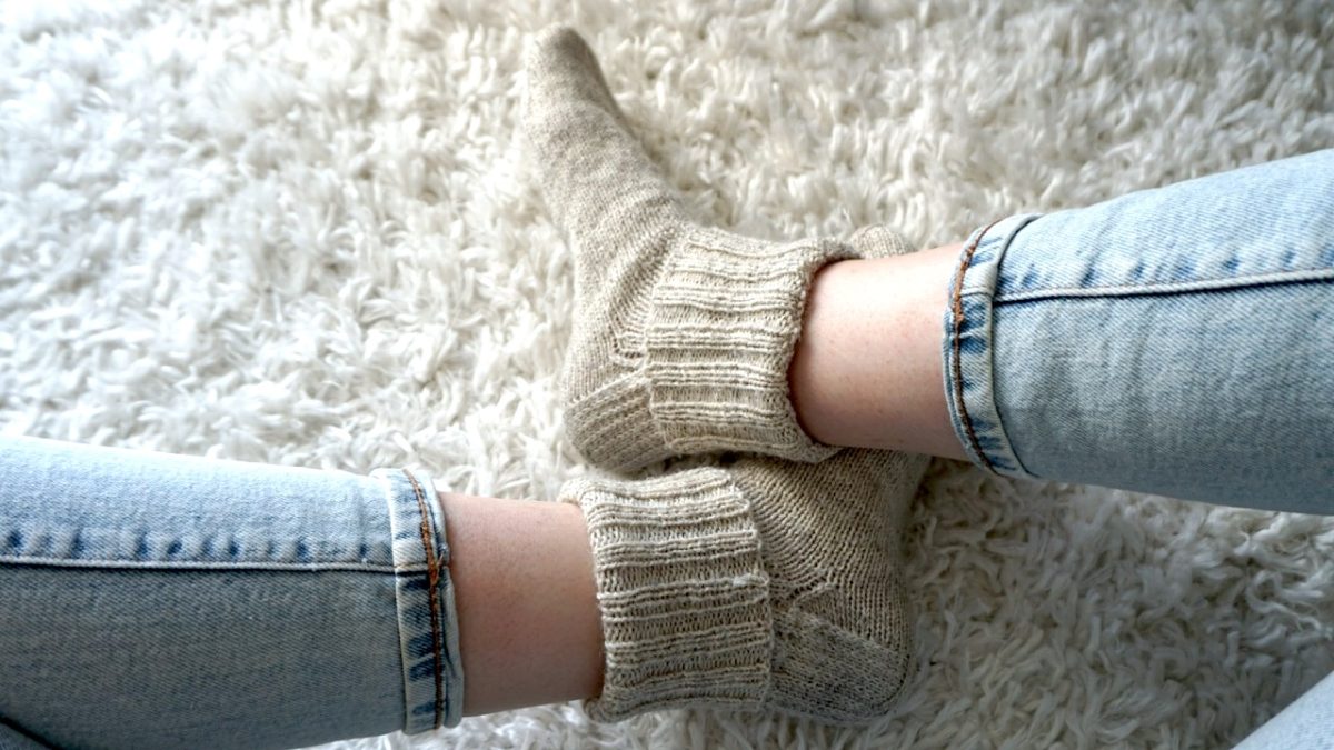 How-to Guide: Knitting with Four Double Pointed Needles