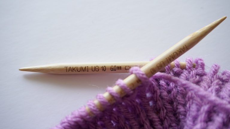 A Beginner's Guide to Types of Knitting Needles